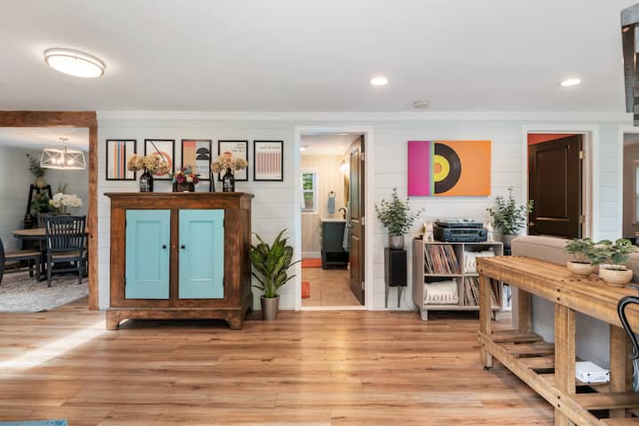 Bright And Charming Single-family Home At The Lake - Rochester, NH