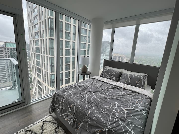 Lovely 2 Bedrooms And 2 Bathrooms With Gym - Mississauga