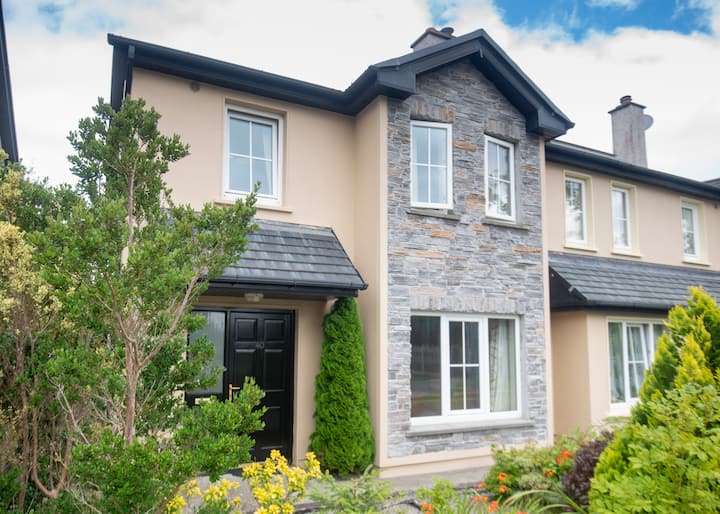 Cheerful 3 Bedroomed Town House In Kenmare. - Kenmare