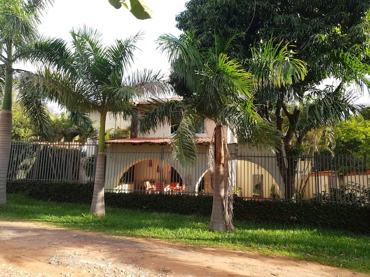 Agradable Casa Con Piscina A Pasos Del Aeropuerto - Paraguay
