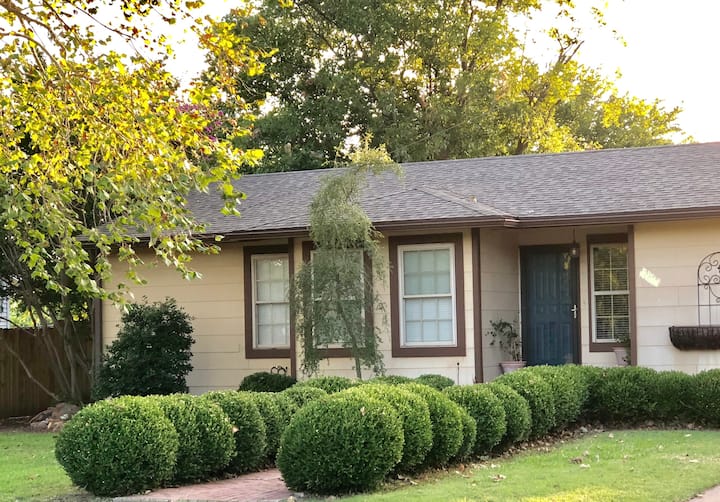 Enjoy A Comfy, Quiet Retreat At The Humble Hearth - Waurika Lake, OK