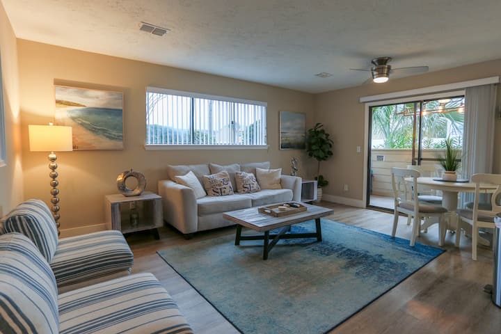 Family Friendly Condo Short Walk To The Beach! - Miramar Beach, FL