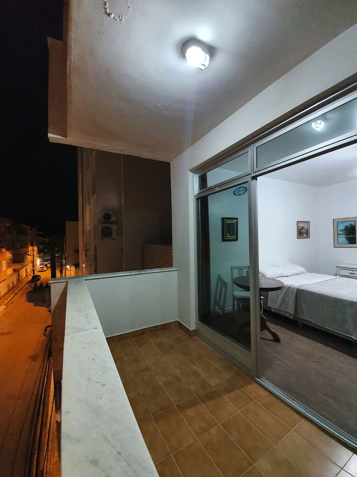 Suíte Independente 50 Metros Da Praia Com Ar Condi - Balneário Camboriú