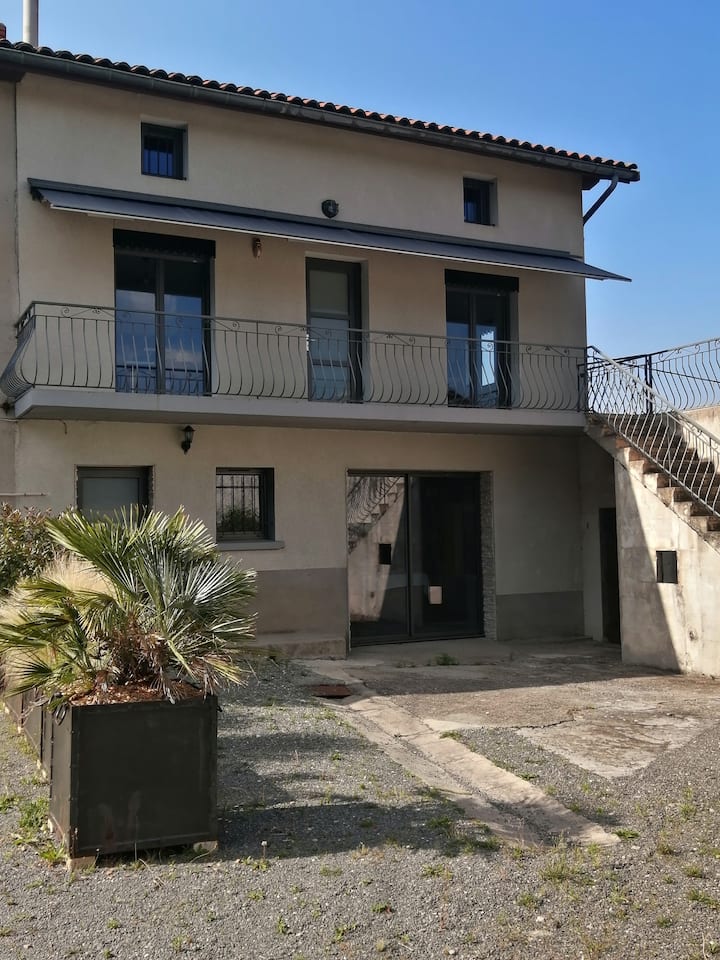 Maison Individuelle Avec Cour - Chalmazel