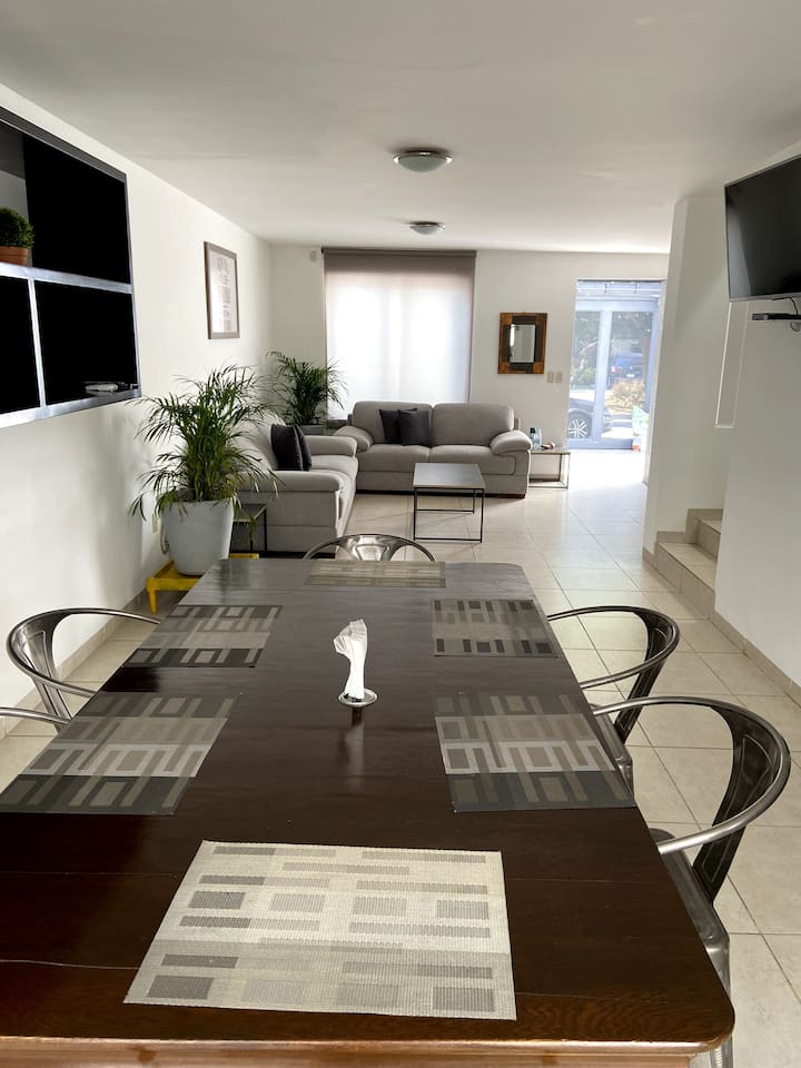 Casa En Fracc Privado Para Viaje Familiar/negocio - León