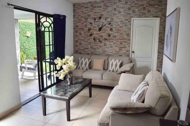 Casa En Residencial Privado En Managua - Nicaragua