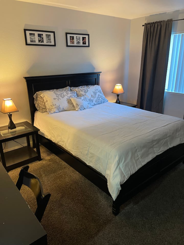 Disinfected - Entire Modern Condo 10 Min To Strip! - Las Vegas, NV