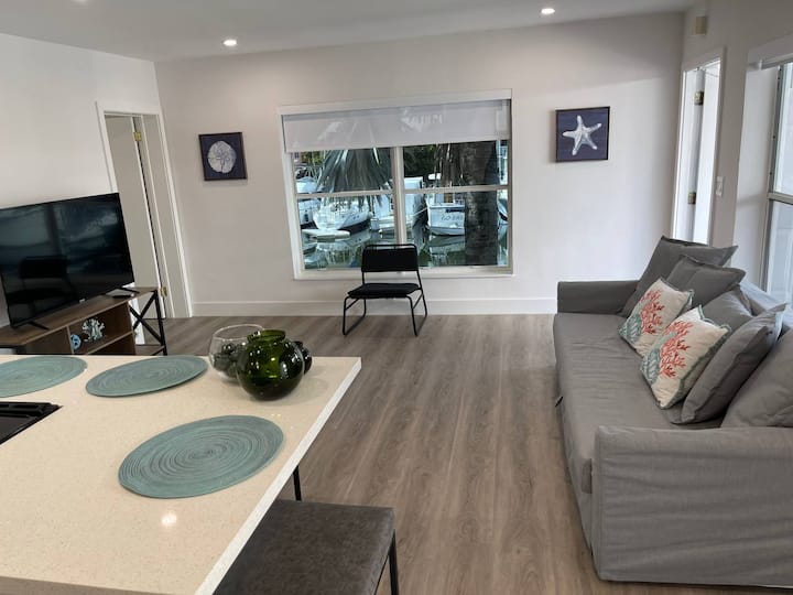 Gorgeous Canal View Apartment With Pool - Fort Lauderdale, FL