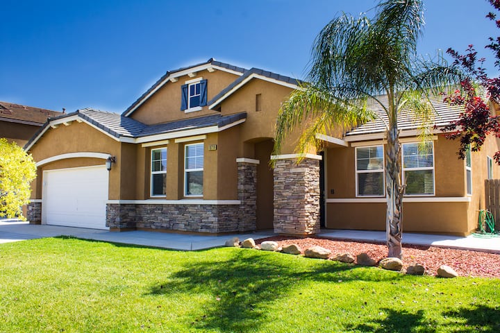 Entire New 4 Bedroom Home - Bakersfield, CA