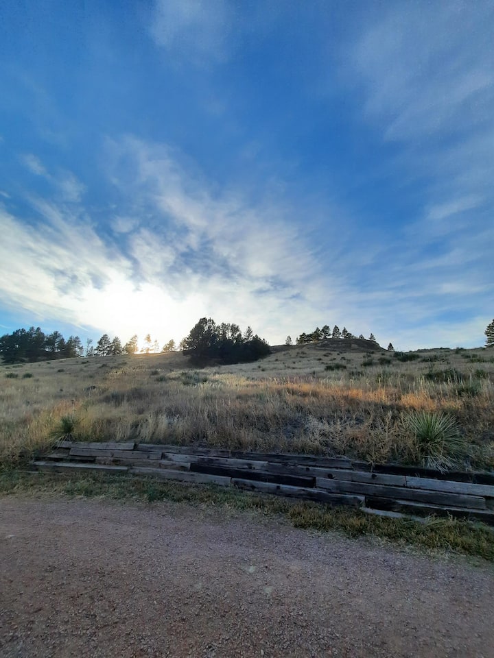 Ash Creek Outfitters - City Limits, Country Feel - Chadron State Park, Chadron