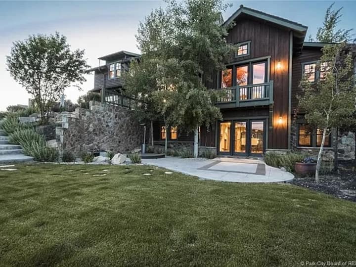 6,000 Sq. Ft. Rental W/ Hot Tub (Talisker Club) - Kamas, UT