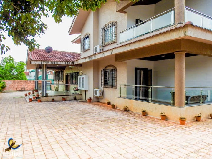 Pure Veg 4bhk Luxury Golden Hill  Mahabaleshwar - Mahabaleshwar