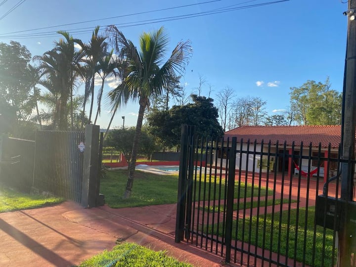 Chácara Espaçosa, Com Piscina E Ar Condicionado. - Londrina