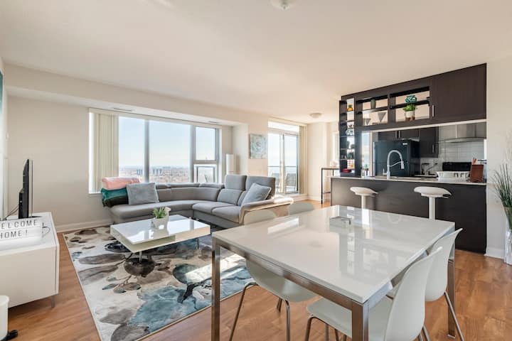 Luxury High Rise Living Parking, Gym, Pool, View - Toronto