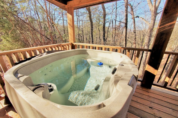 Villa Bonita -Warm And Secluded Cabin W/hot Tub!!! - Sevierville, TN