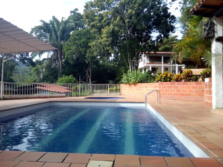 Casa Hotel Y/o Cabaña Con Piscina - Barichara