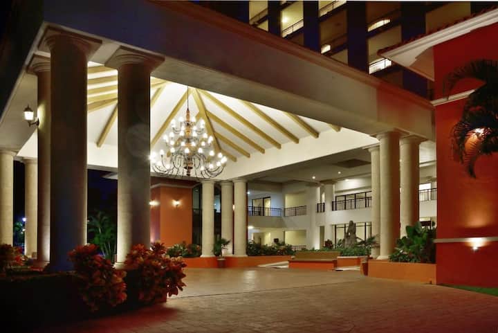 Playa Royale 2 Bed Plus One Den Condo  3508 Wifi - 누에보 발라타