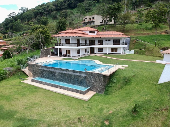 Finca En Barbosa Antioquia A 5 Minutos Del Pueblo - 