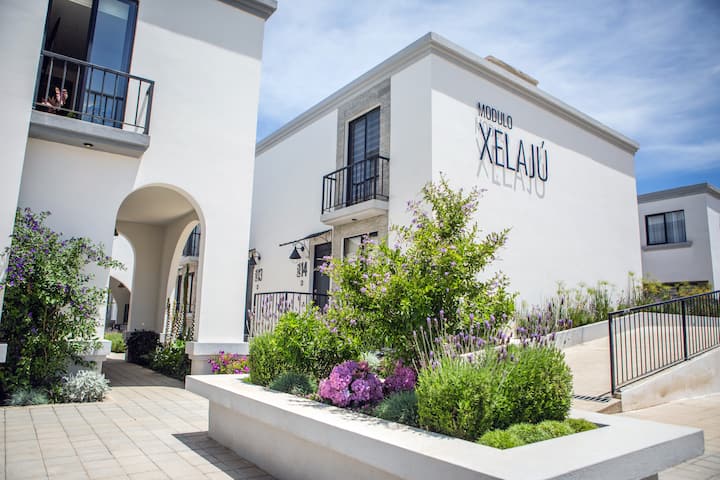 Casalavanda: Refugio De Calma Con Jardín Y Parqueo - Guatemala