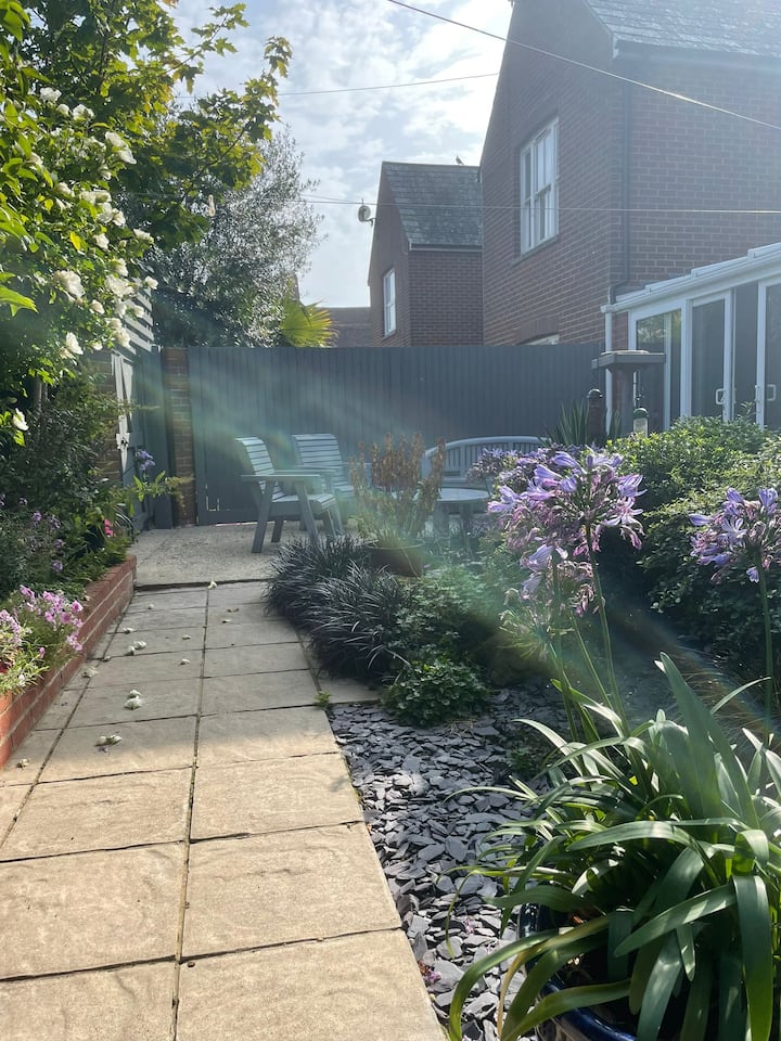 Modern Terraced House, 3 Kingsize Bedrooms, Garden - Deal