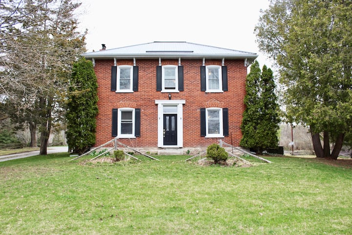 Harmony Farmhouse | Peaceful 3-bed Country Getaway - Belleville, Canada