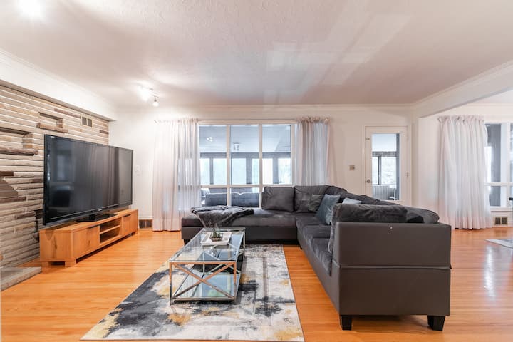 Home Sweet Home-3bdrm Pet Friendly - 토론토