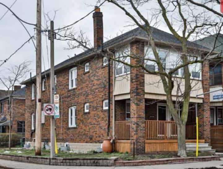 Quaint 20s Style Apartment In Toronto - Toronto