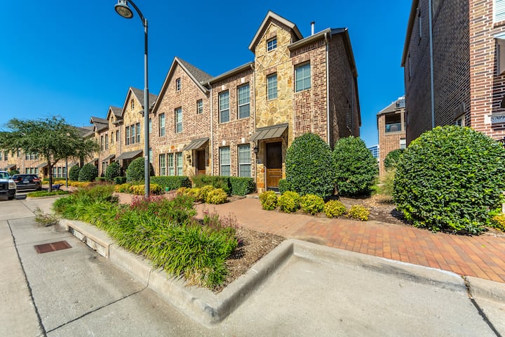 New Ev/tesla Ready Smart Townhome At Shops @Legacy - Plano