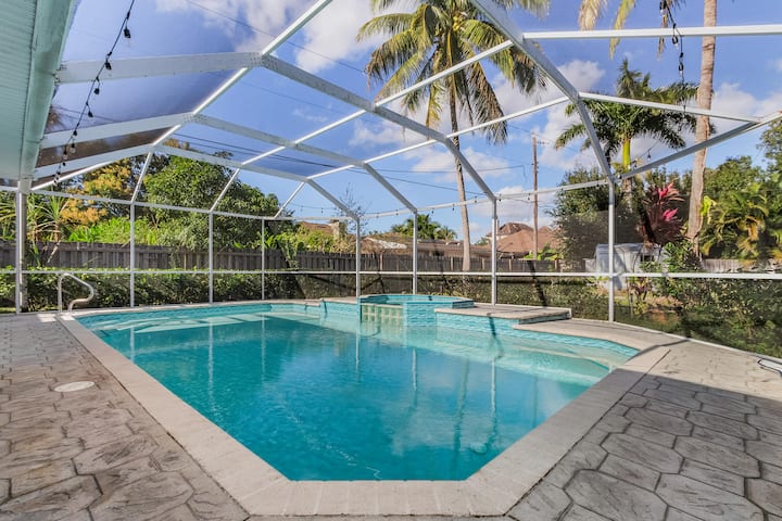 Prime Fort Myers! 10 Guests! Heated Spa/pool - Fort Myers, FL