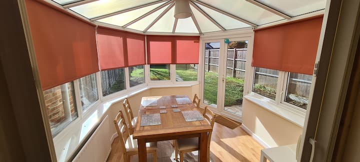 3 Bedroom Refurbished House In Didcot, Big Garden. - Didcot