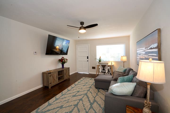 1 Bed / 1 Bath Big Private Back Yard Location - Miramar - San Diego