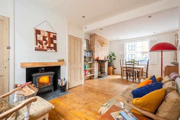 Beach House Moments From
Margate Old Town & Beach - Turner Contemporary