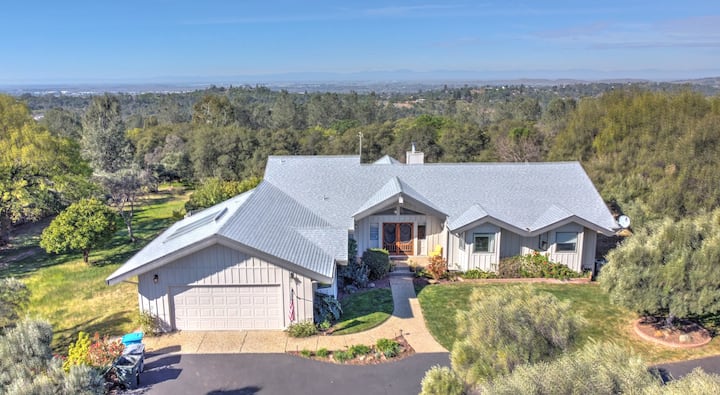 Spacious Home With Pool, Bar, Game Room, Parking - Oroville, CA