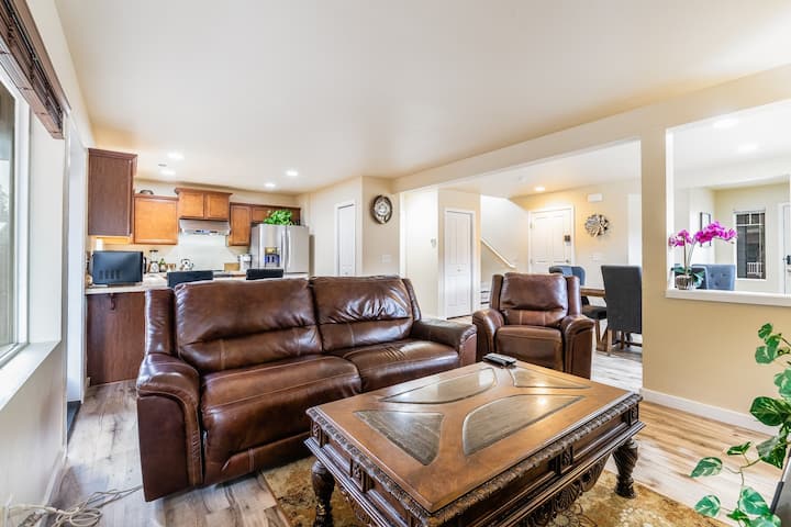 Perfect Private Getaway Minutes To Downtown! - Fife, WA