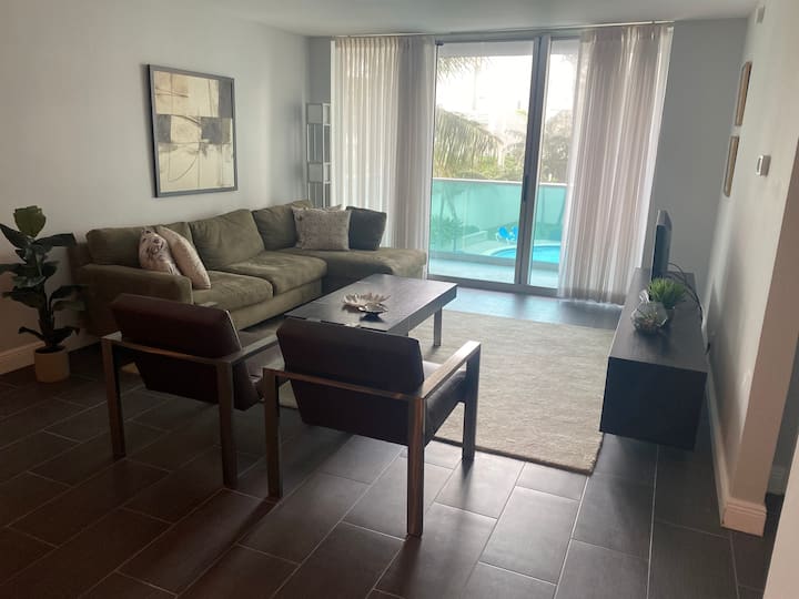 Luxury Oceanfront 2/2 Condo, Sian Hollywood Beach - Hollywood, FL