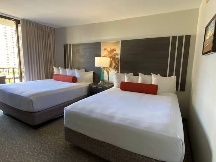 ~Newly~ Remodeled Charming Studio Condo With Pool! - Honolulu