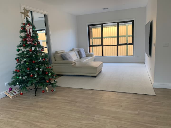 Luxury Comfortable/shared House - Family 3,4,5 - Dandenong