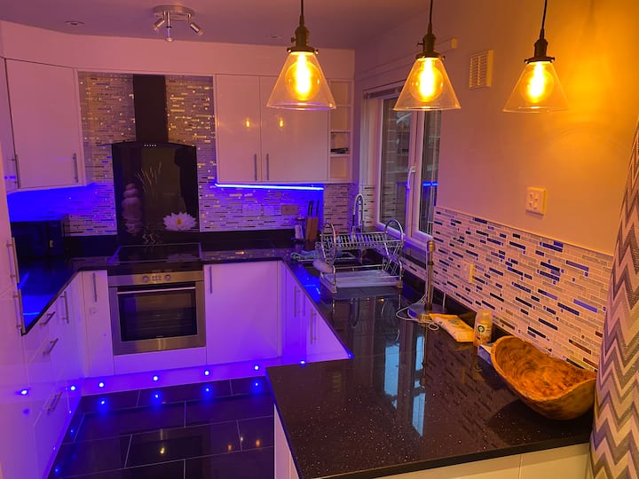 Amazing Modern New Flat- Two Double Rooms - Zone 2 - Twickenham