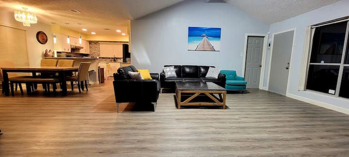 Cozy 3-bedroom Residential Home At Cul De Sac - Houston, TX