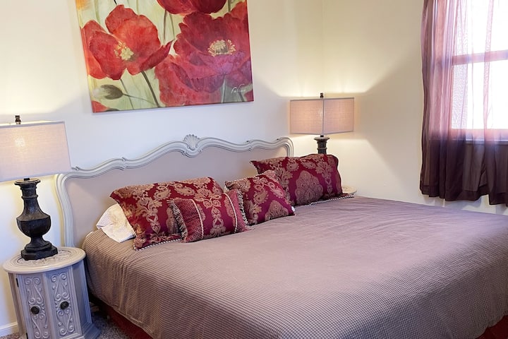 Lovely 2 Bdrm Mins To Downtown Cheyenne W/parking - Cheyenne, WY