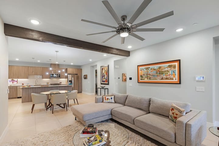 Downtown Dual Master Suits Vacation Home - Palm Springs, CA