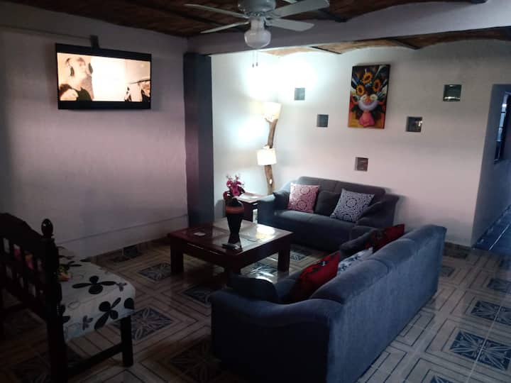 3 Rooms House Only 5 Blocks From Ajijic Main Plaza - Ajijic
