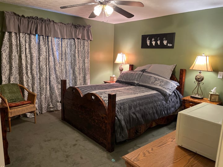 Garden View 1 Bedroom (Q) With Attached Full Bath - Fishers, IN