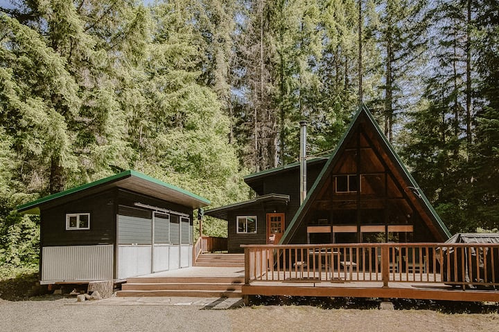 A-frame Near Mt. Rainier + Hot Tub + Ev + Firepit - Packwood, WA