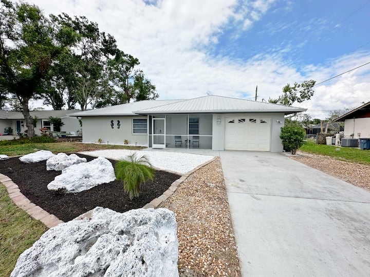 Venice Beach Perfect Getaway - Venice, FL