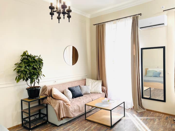 Home Studio On Rustaveli Avenue - Tbilisi
