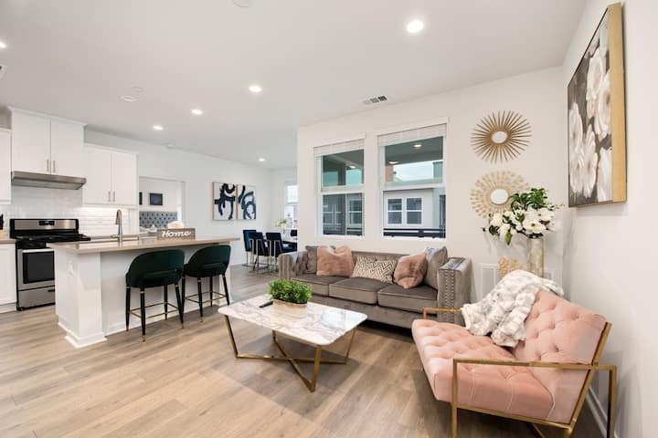 #0611三层 Great Park Gated 2b2b尔湾大公园两房两卫门禁公寓 - Irvine, CA