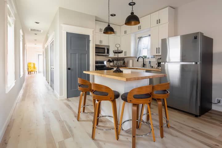 The Orange Door - 2 Bd/ 2 Bth, 6 Minutes To Ut - Knoxville, TN