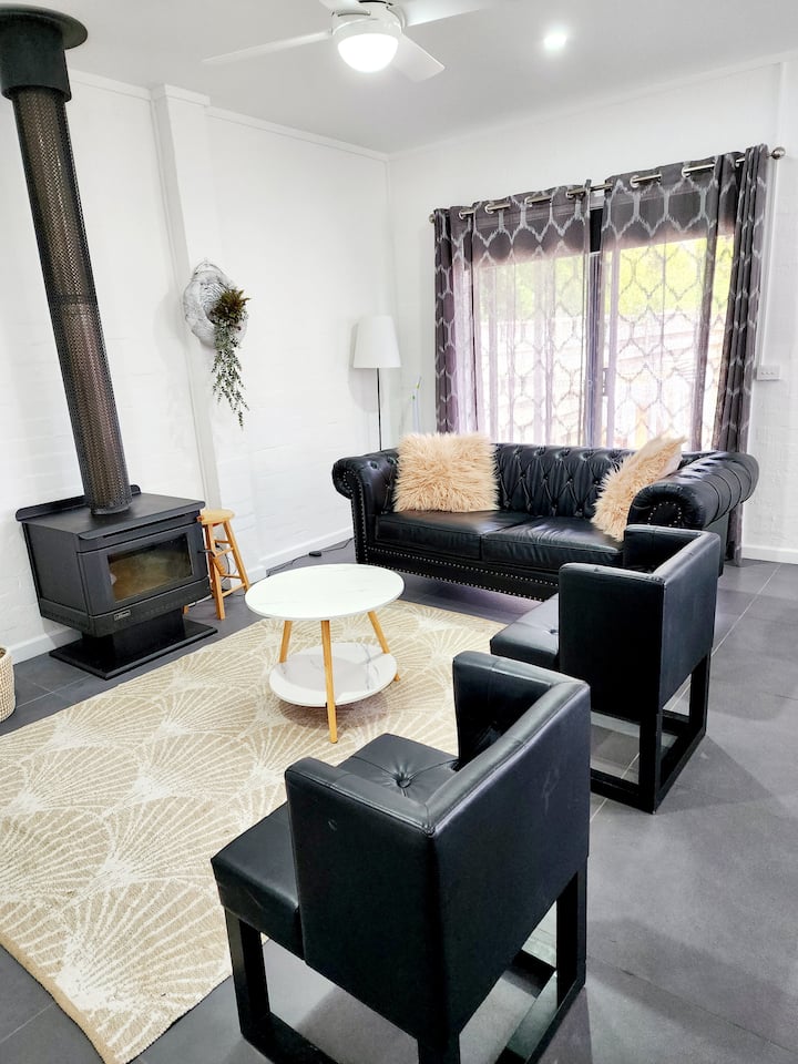 Adorable Two Bedroom Beach Bungalow. - Rye