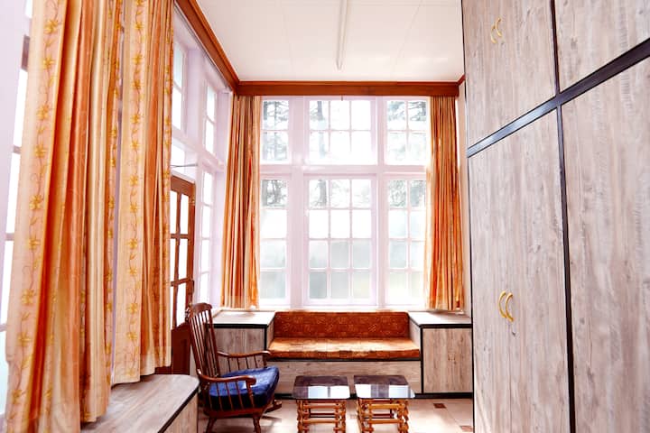 Edgeworth Shimla Heritage: Chic & Comfortable Stay - Shimla